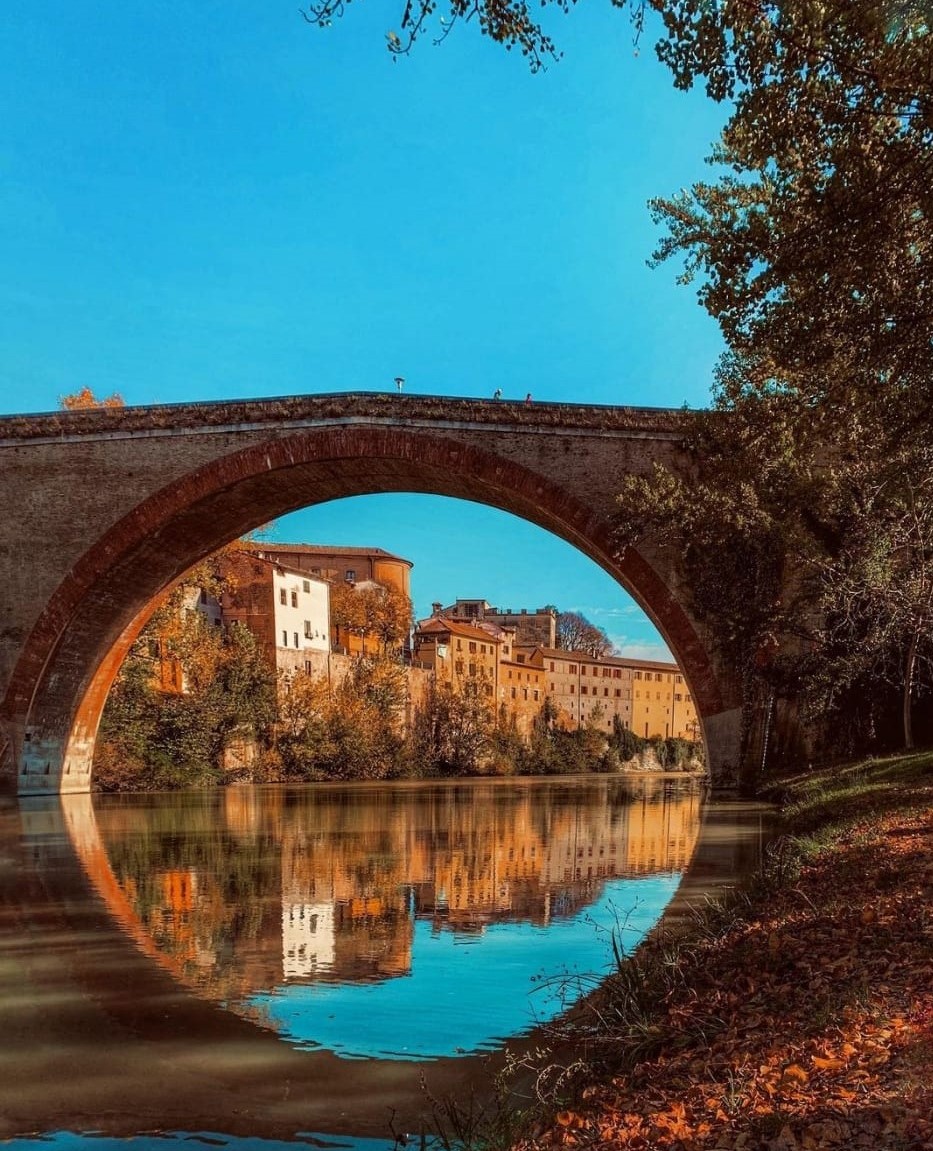 Fossombrone: la città dei doppi - The Story Square